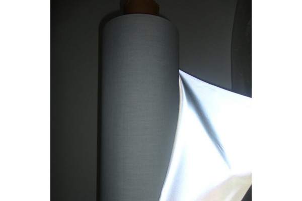 Reflective fabric with 100 % polyester backing